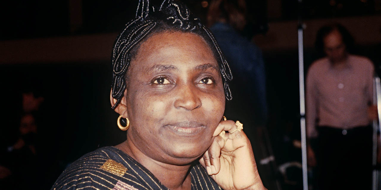 « Un chant écarlate » : le dernier roman de Mariama Bâ, plus actuel que ...